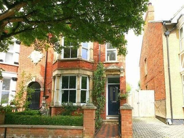 4 bedroom end of terrace house for sale in Rothschild Road Linslade Beds LU7