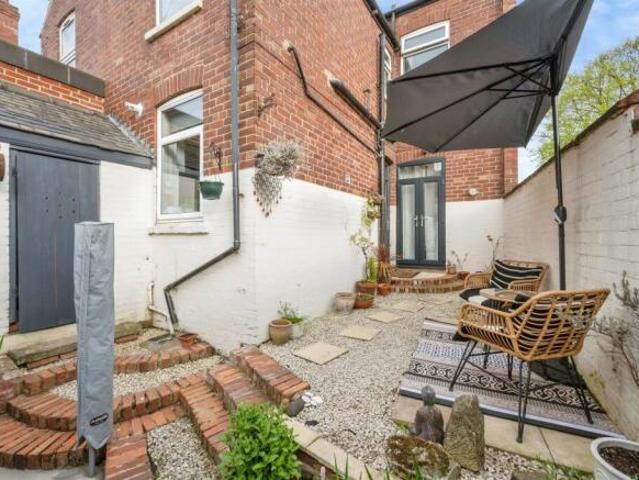 4 bedroom end of terrace house for sale in Royal Avenue, Doncaster, DN1