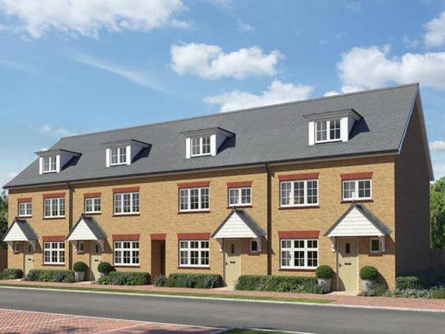 4 bedroom end of terrace house for sale in Roman Way Strood Rochester ME2 ME2