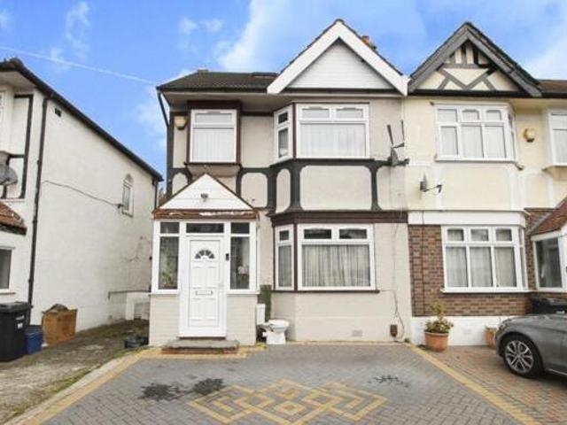 4 Bedroom End Of Terrace House For Sale In Romford