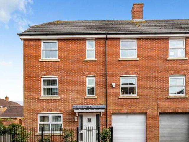 4 Bedroom End Of Terrace House For Sale In Romsey, Hampshire