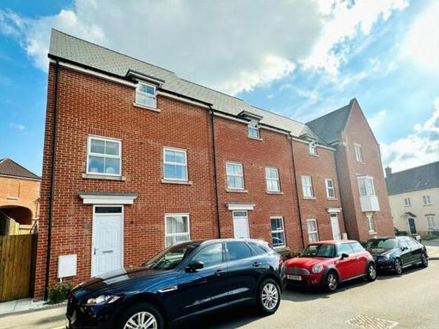 4 Bedroom End Of Terrace House For Sale In Redhouse, Swindon