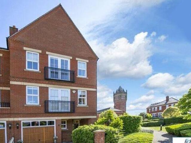 4 Bedroom End Of Terrace House For Sale In Woodford Green, Greater London