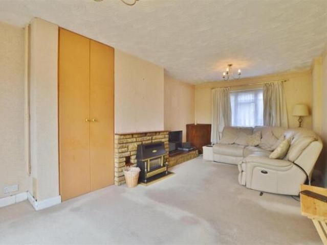 4 bedroom end of terrace house for sale in Waterbeach Road, Slough, SL1