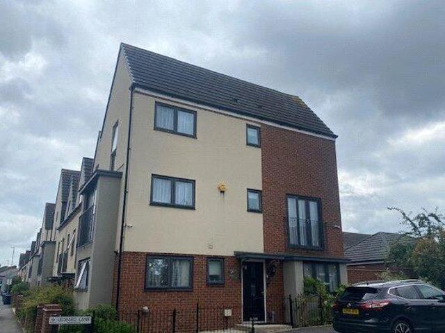 4 Bedroom End Of Terrace House For Sale In West Bromwich, West Midlands