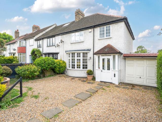 4 bedroom end of terrace house for sale in Westmount Road, London, SE9