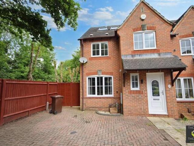 4 bedroom end of terrace house for sale in Wharfdale Way, Hardwicke, GL2