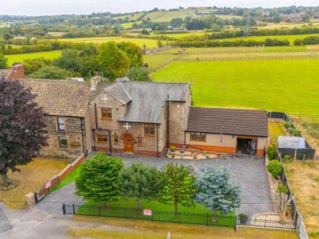 4 bedroom end of terrace house for sale in Whitehall Road, Leeds, LS12