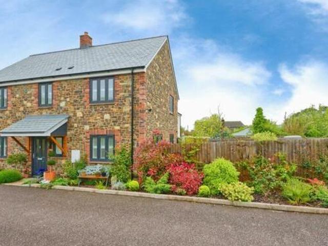 4 Bedroom End Of Terrace House For Sale In Withycombe
