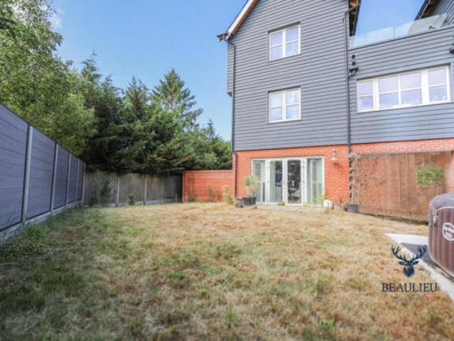 4 bedroom end of terrace house for sale in William Porter Close, Beaulieu Park, CM1 6, CM1