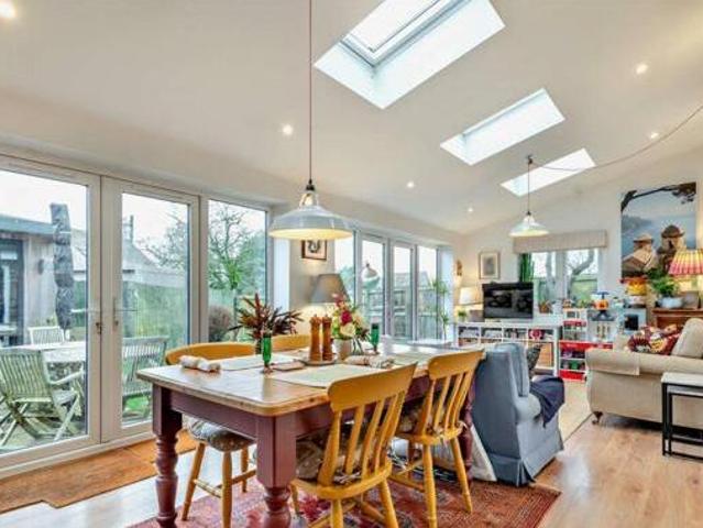4 Bedroom End Of Terrace House For Sale In Winstone