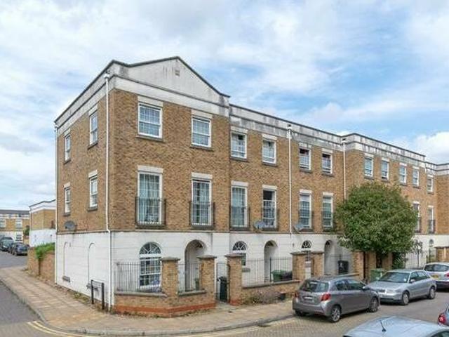 4 bedroom end of terrace house for sale in Tarragon Road Maidstone ME16