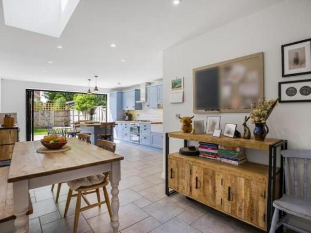 4 bedroom end of terrace house for sale in The Grove, Reading, RG1