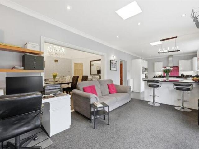 4 bedroom end of terrace house for sale in The Ridgeway, London, E4