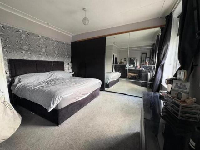4 bedroom end of terrace house for sale in Thornton Road, Thornton, Bradford, BD13