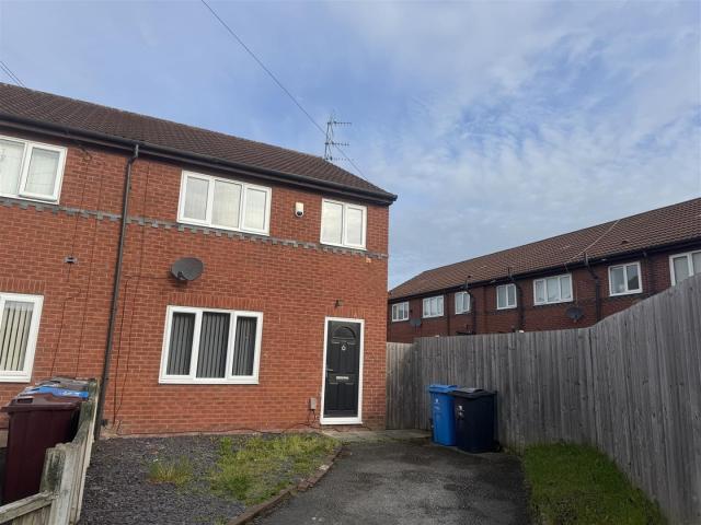 4 bedroom End of terrace house to rent