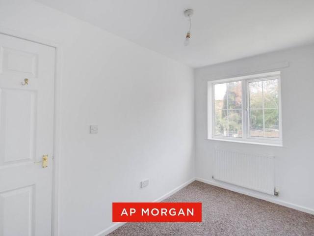 4 bedroom end of terrace house to rent