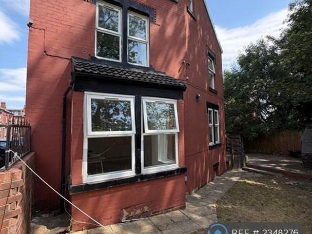 4 bedroom end of terrace house to rent