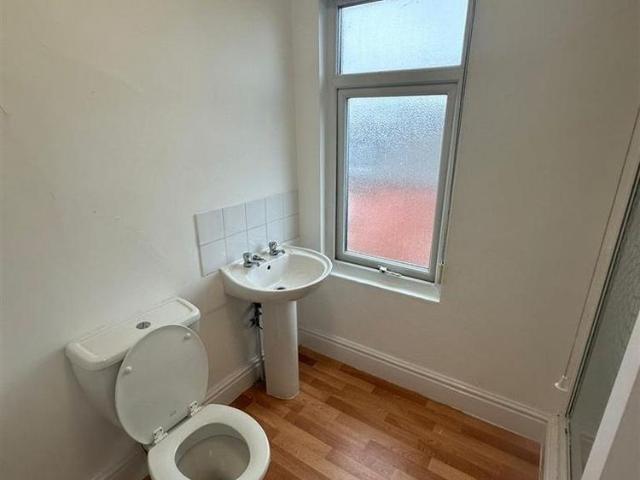 4 bedroom end of terrace house to rent