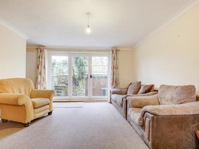 4 bedroom end of terrace house to rent