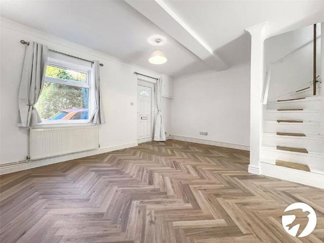 4 bedroom end of terrace house to rent
