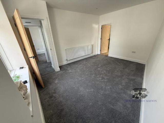 4 bedroom end of terrace house to rent