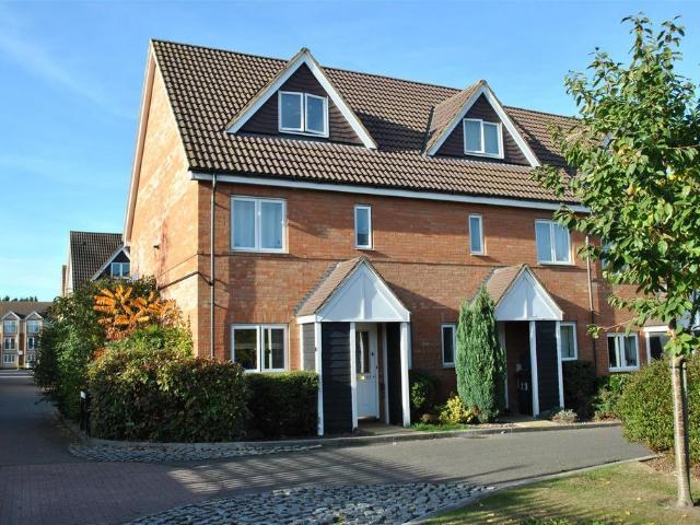 4 bedroom end of terrace house to rent
