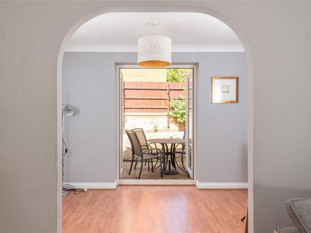 4 bedroom end of terrace house to rent
