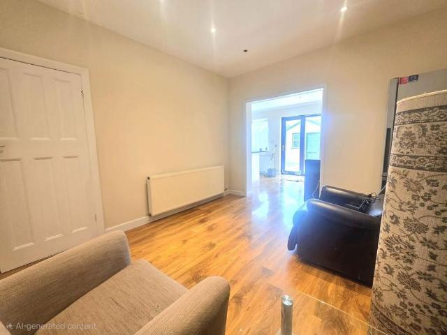 4 bedroom end of terrace house to rent