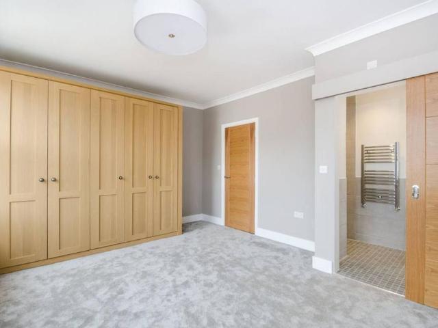 4 bedroom end of terrace house to rent
