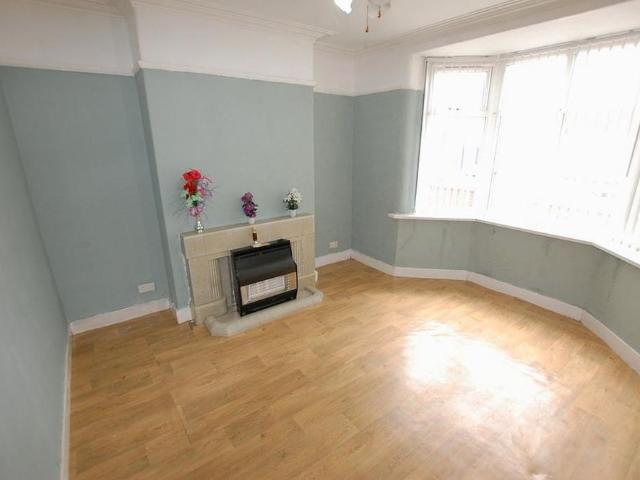 4 bedroom end of terrace house to rent