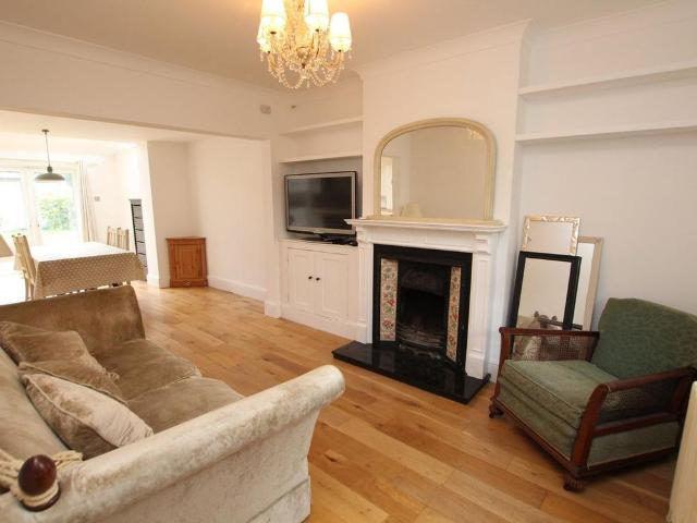 4 bedroom end of terrace house to rent
