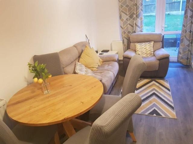 4 bedroom end of terrace house to rent