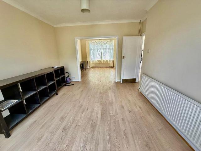 4 bedroom end of terrace house to rent