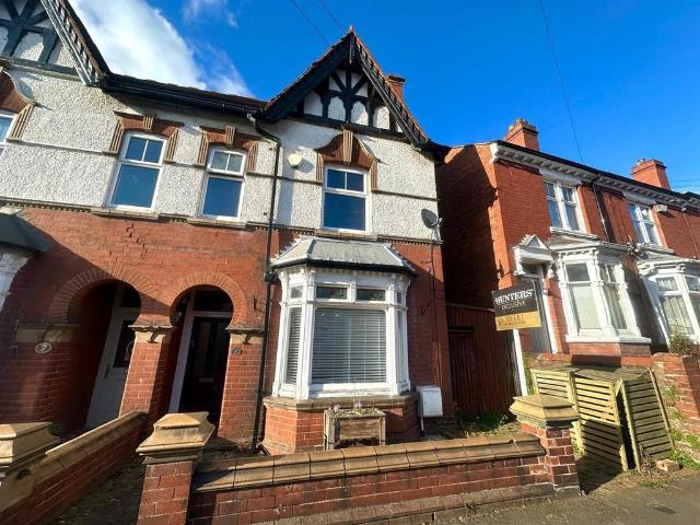 4 bedroom end of terrace house to rent