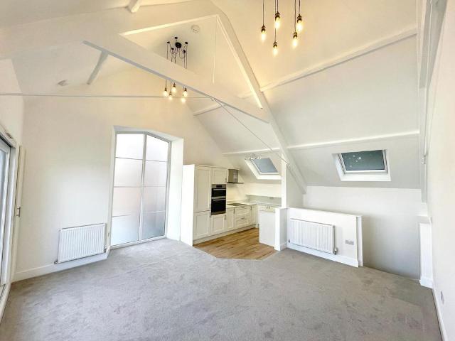 4 bedroom semi detached house to rent