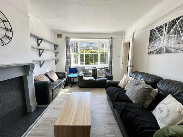 4 bedroom end of terrace house to rent
