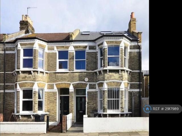 4 bedroom end of terrace house to rent