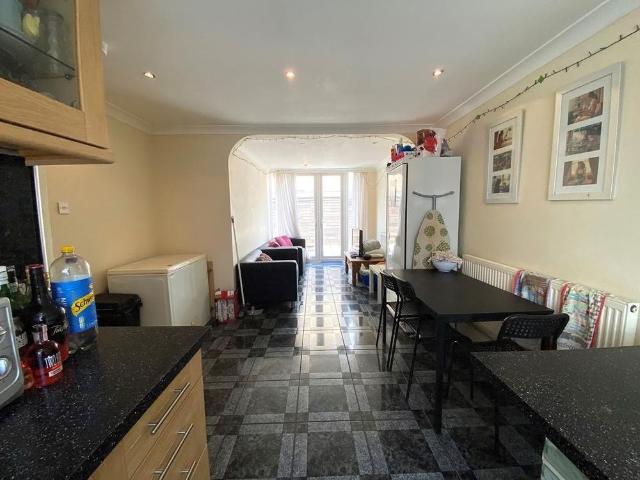 4 bedroom end of terrace house to rent