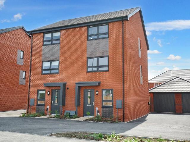 4 bedroom end of terrace house to rent