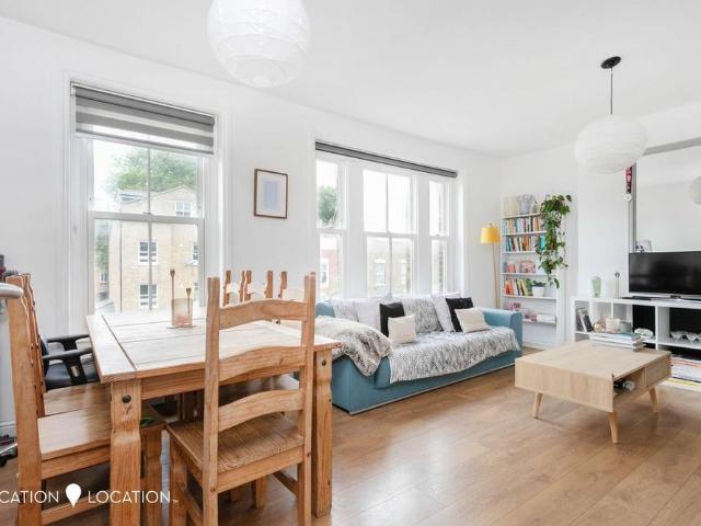 4 bedroom end of terrace house to rent