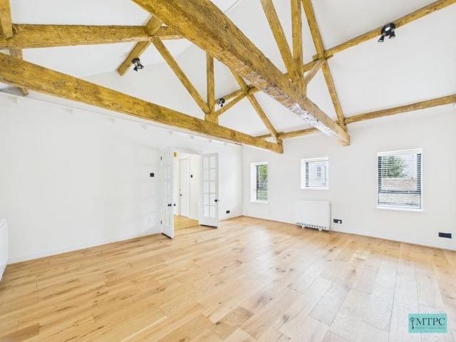 4 bedroom end of terrace house to rent