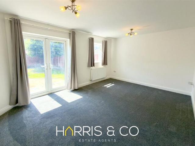 4 bedroom end of terrace house to rent