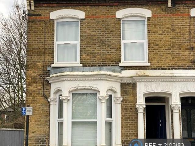 4 bedroom end of terrace house to rent