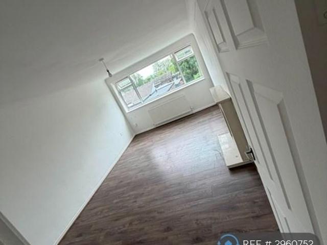 4 bedroom end of terrace house to rent