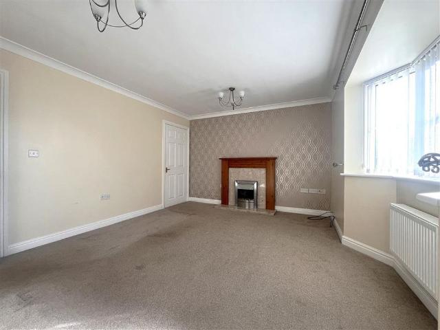 4 bedroom end of terrace house to rent