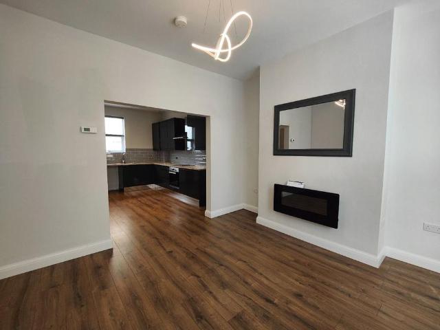 4 bedroom end of terrace house to rent