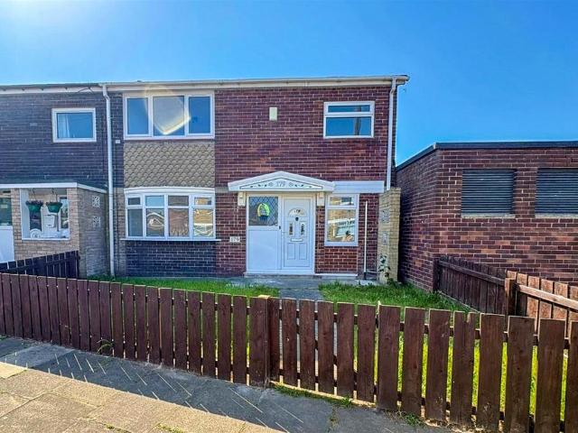 4 bedroom end of terrace house to rent