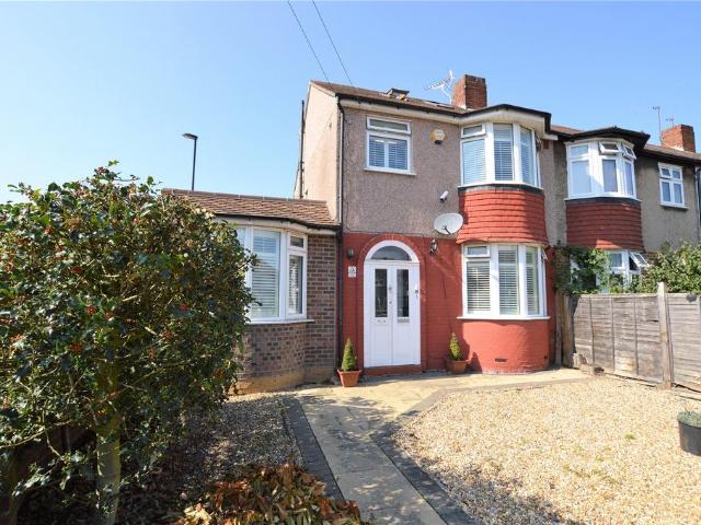 4 bedroom end of terrace house to rent