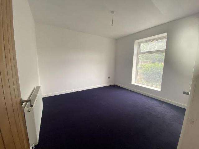4 bedroom end of terrace house to rent